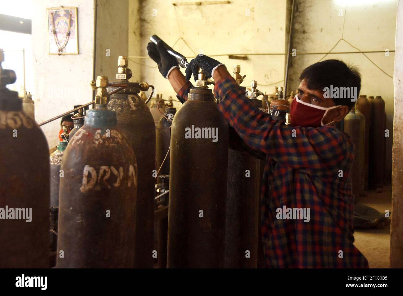 Oxygen cylinder refilling hi-res stock photography and images - Alamy