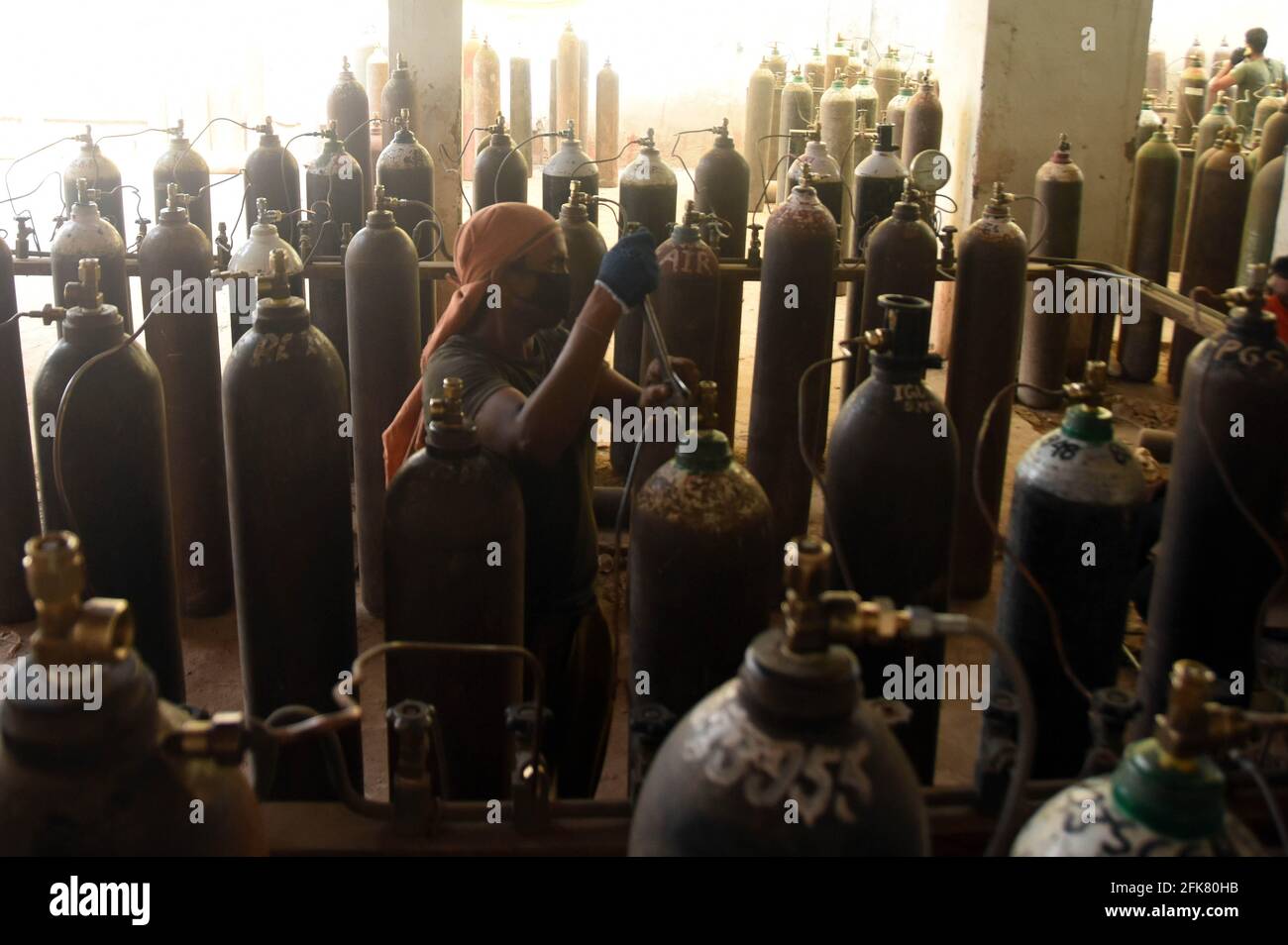 Oxygen cylinder refilling hi-res stock photography and images - Alamy