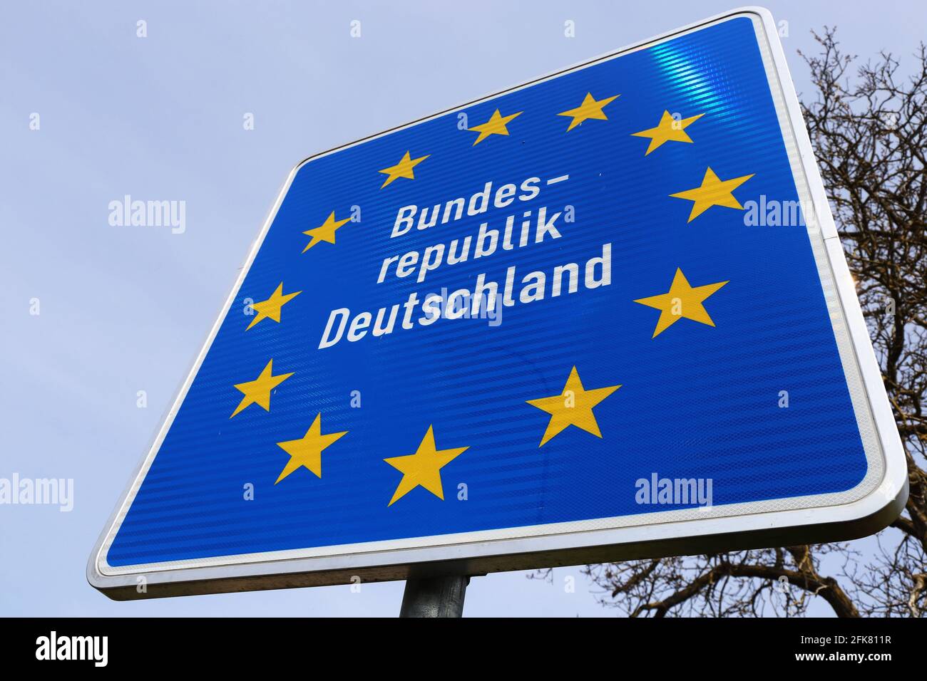 Customs sign at the external border of the Federal Republic of Germany ...