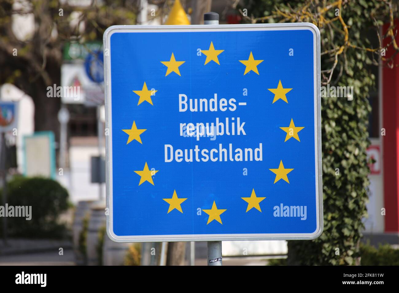 Customs sign at the external border of the Federal Republic of Germany ...