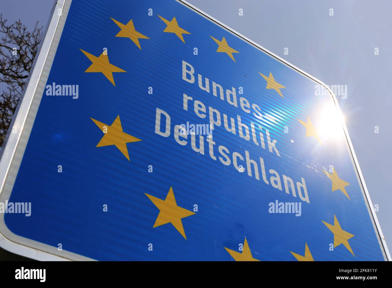 Customs sign at the external border of the Federal Republic of Germany ...