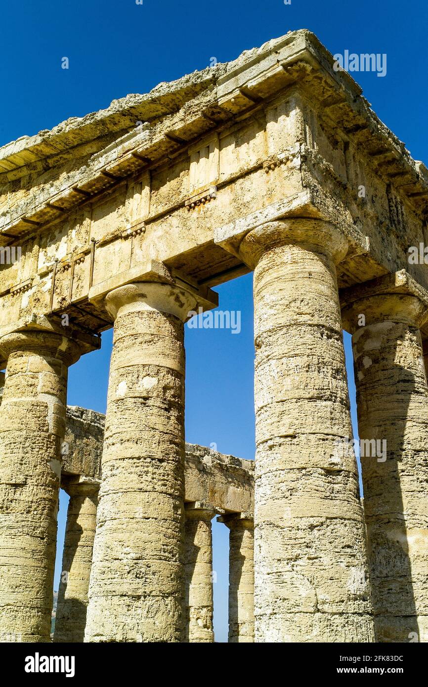 Frontispice architecture hi-res stock photography and images - Alamy