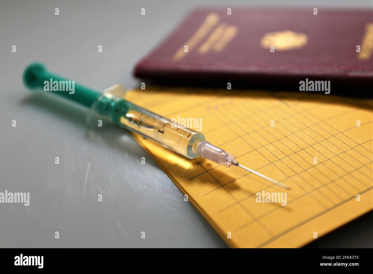syringe and needle Stock Photo - Alamy