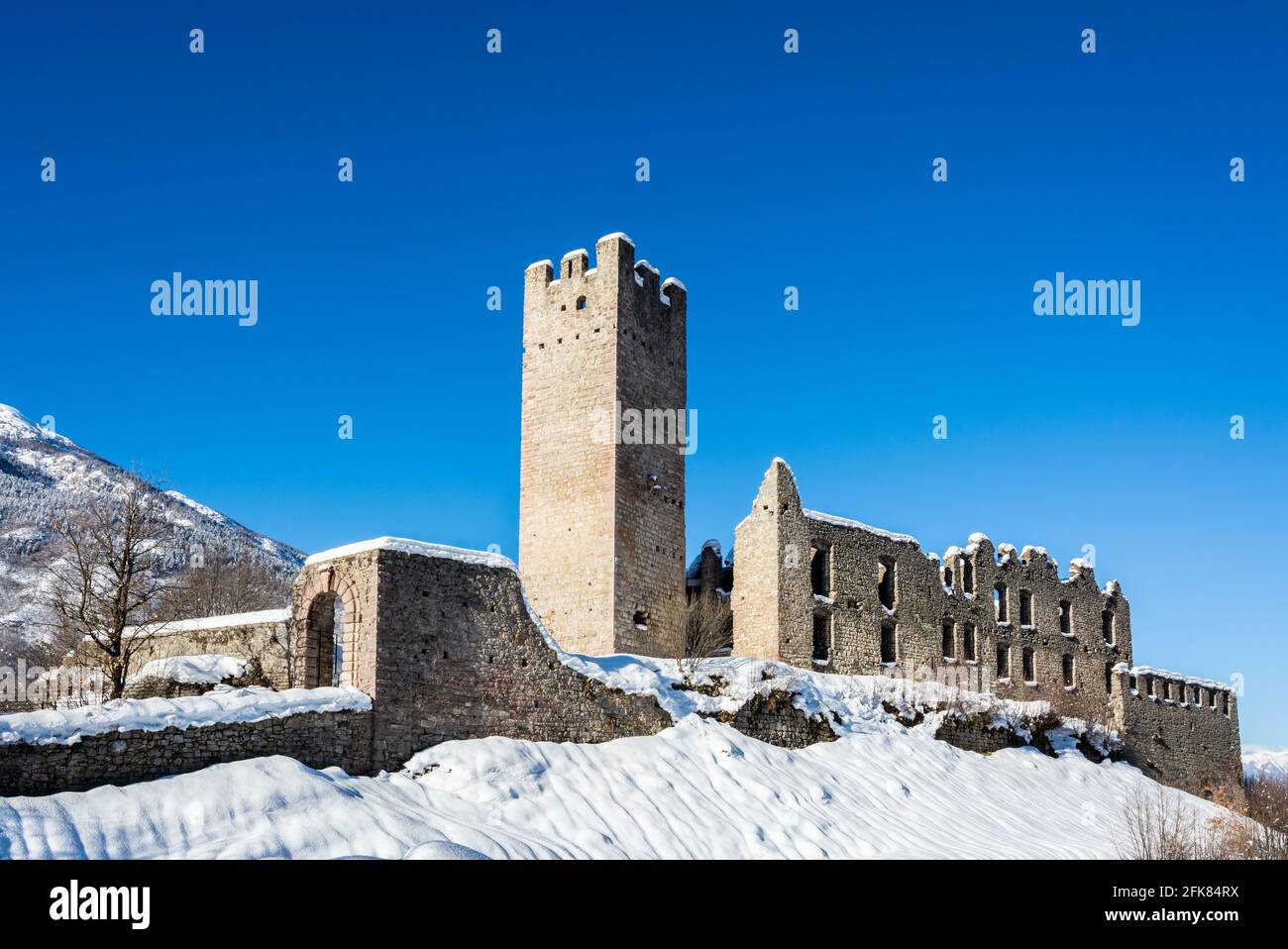 Medieval castle in snow hi-res stock photography and images - Alamy