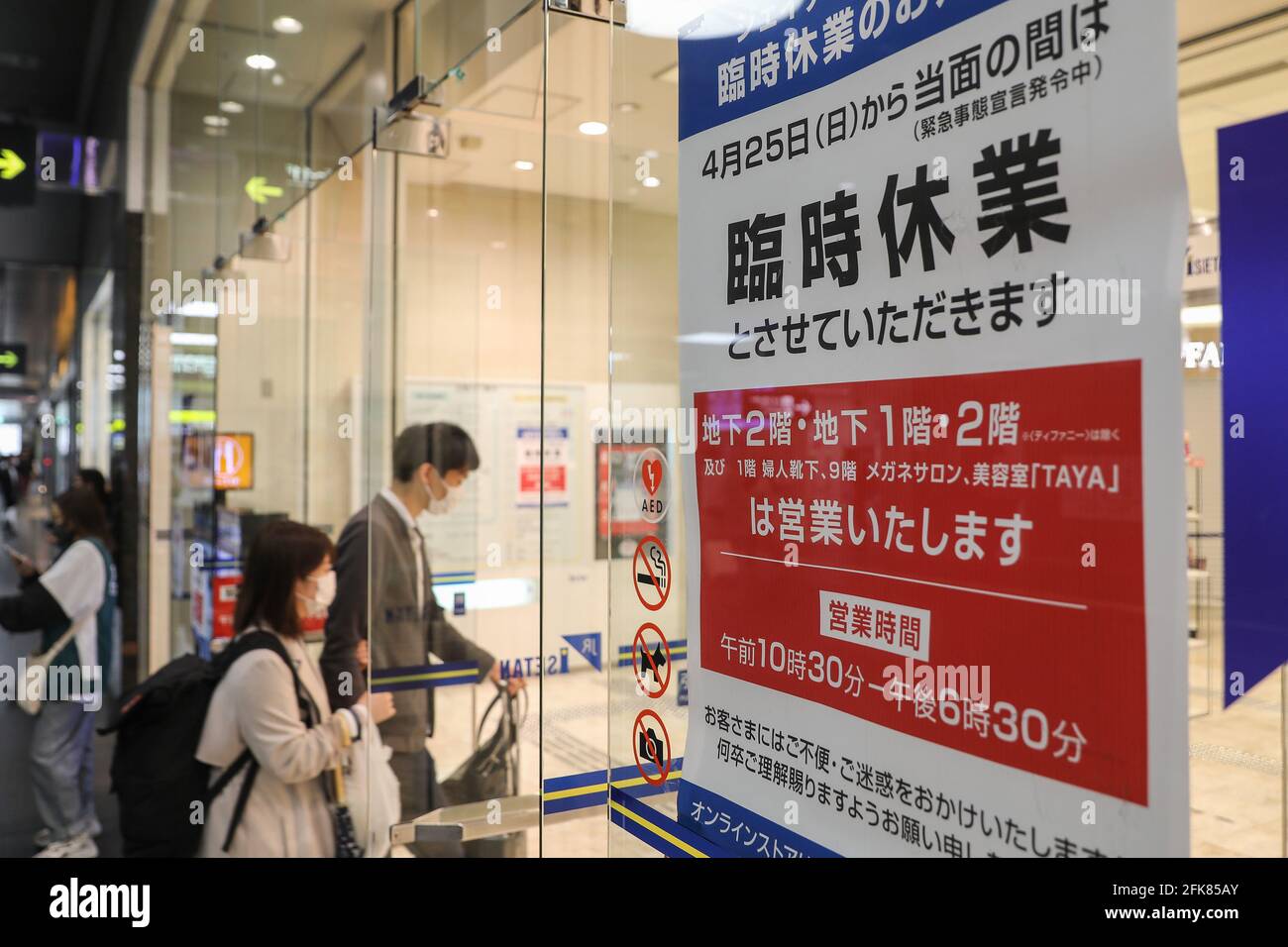 Kyoto, Japan. 29th Apr, 2021. A sign saying shops are temporarily ...