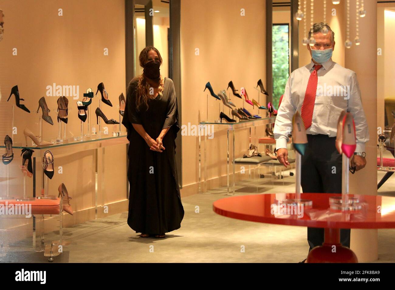 New York - NY - 20200707 Sarah Jessica Parker wears a protective mask ...