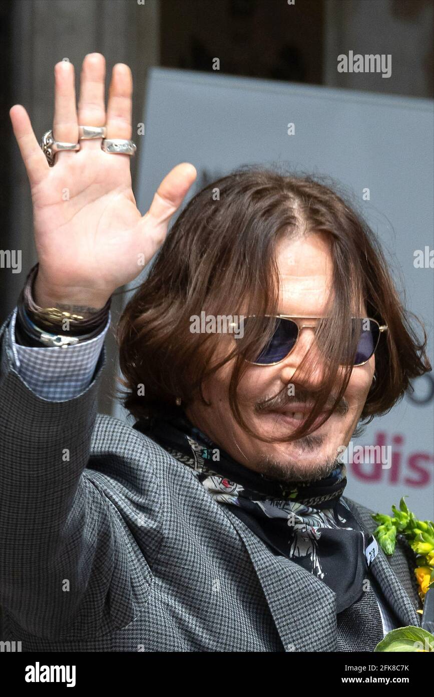 London - Britain - 20200723 Johnny Depp and Amber Heard appear outside ...