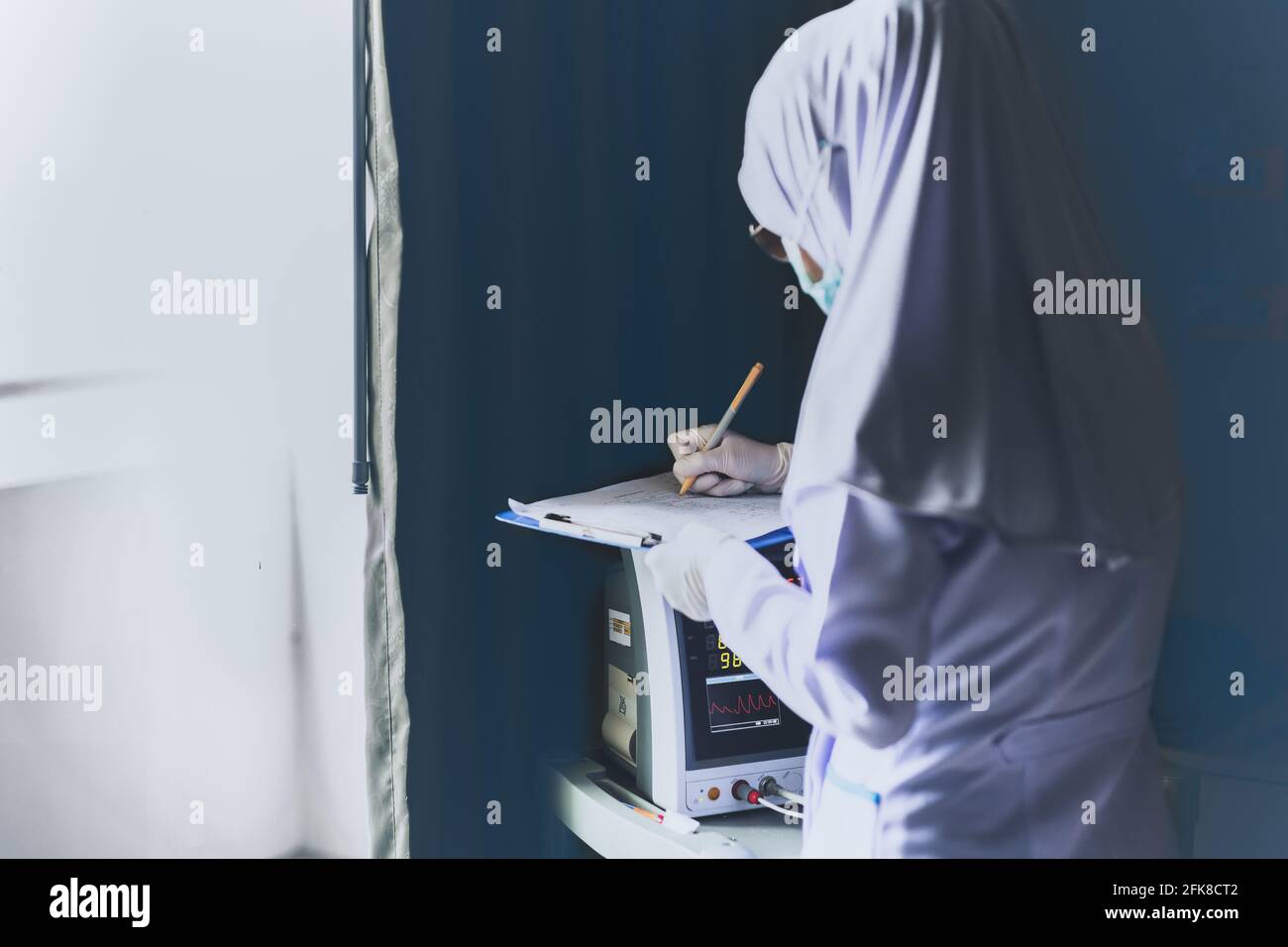 Asian woman surgical mask blood hi-res stock photography and images - Alamy