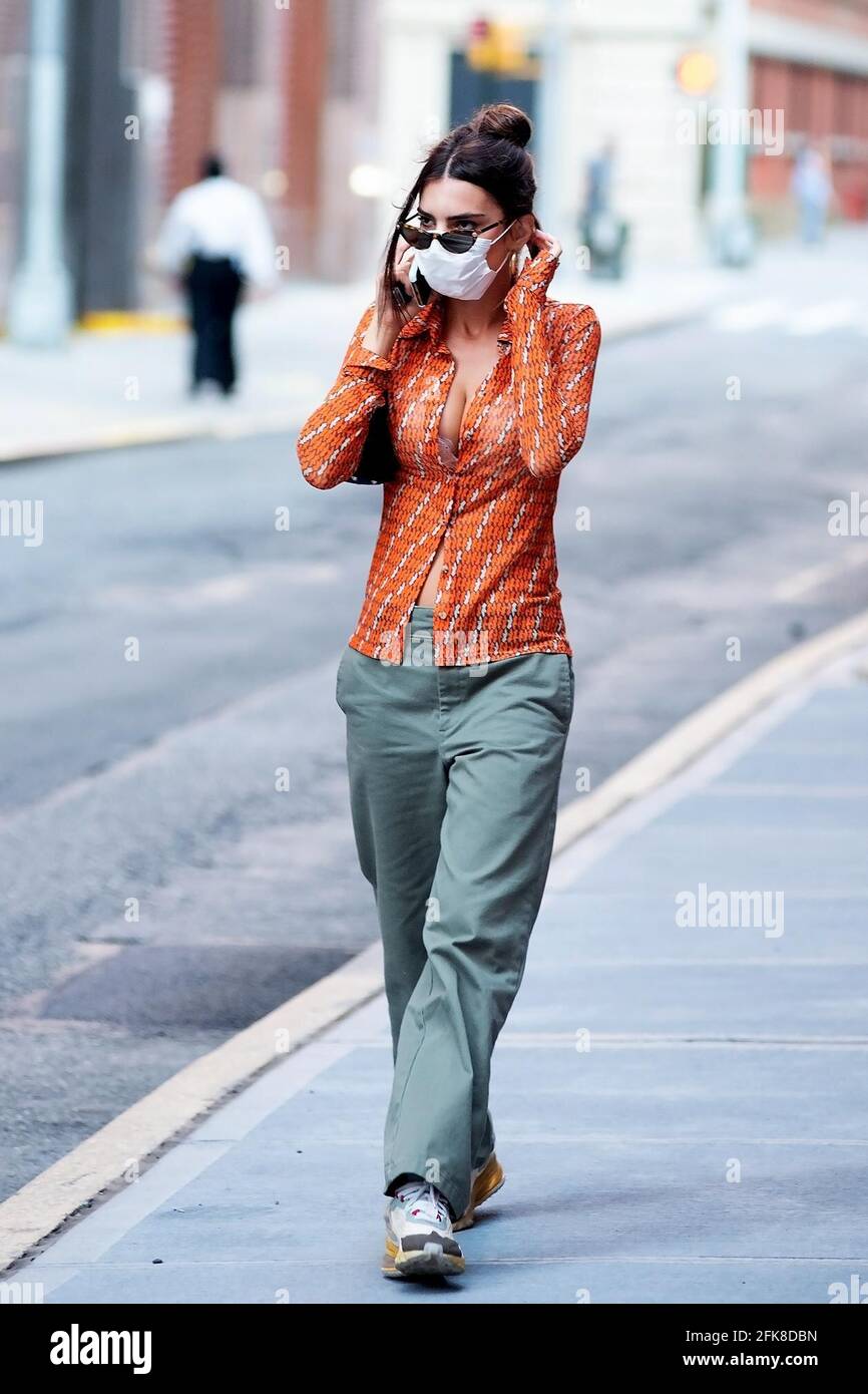 New York - NY - 20200729 - Emily Ratajkowski Out and About in NYC ...