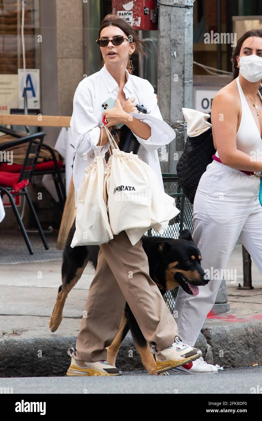 New York - NY - 20200728 - Emily Ratajkowski Sighting in NYC TribecaNY ...