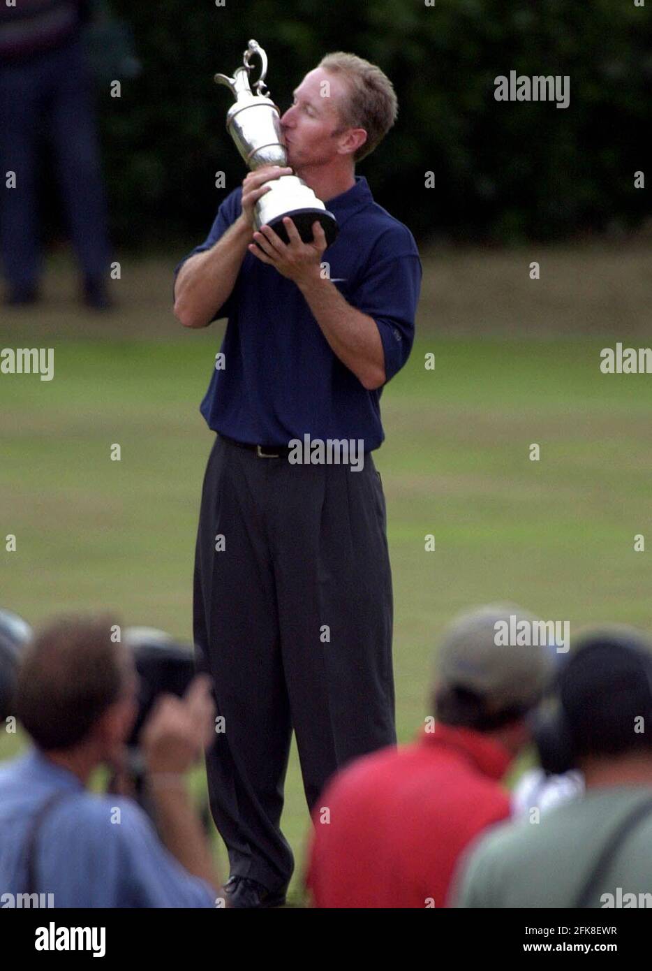BRITISH OPEN GOLF LYTHAM FINAL DAY JULY 2001 DAVID DUVAL HOLDING THE ...
