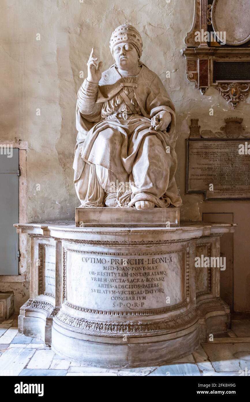 Medieval pope hi-res stock photography and images - Alamy