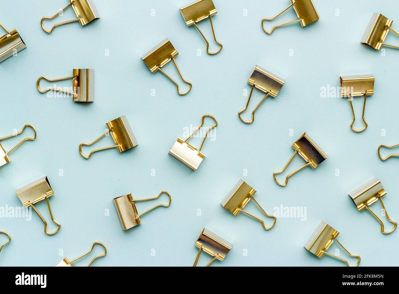 Office supplies pattern. Golden paper binder clips Stock Photo - Alamy
