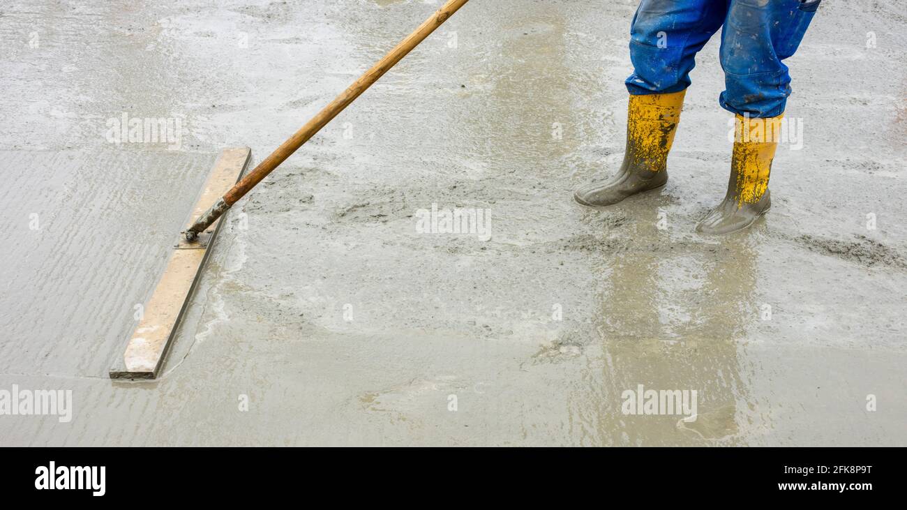 Concreting in a new building Stock Photo - Alamy