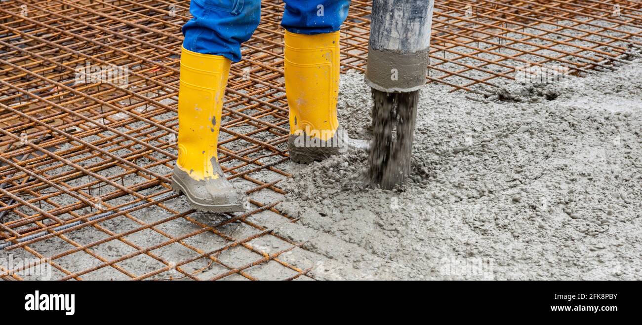 Concreting in a new building Stock Photo - Alamy