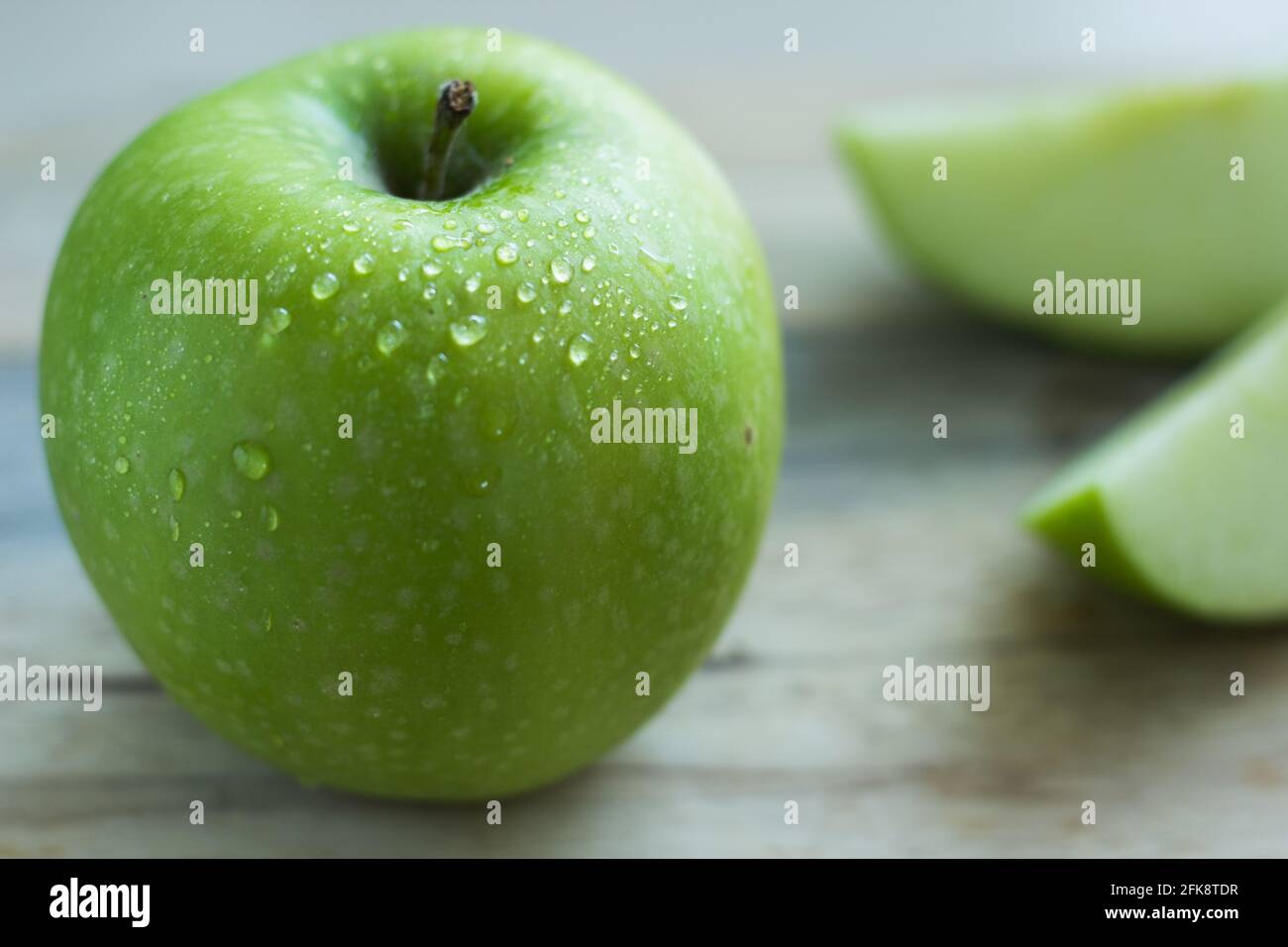 Shiny green apple close hi-res stock photography and images - Alamy