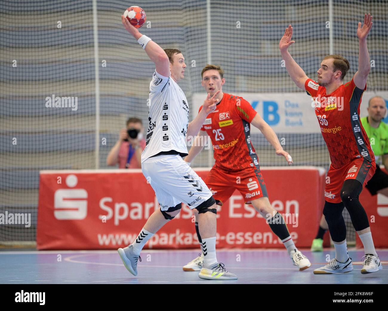 Eat, Deutschland. 25th Apr, 2021. left to right Sander SAGOSEN (KI ...