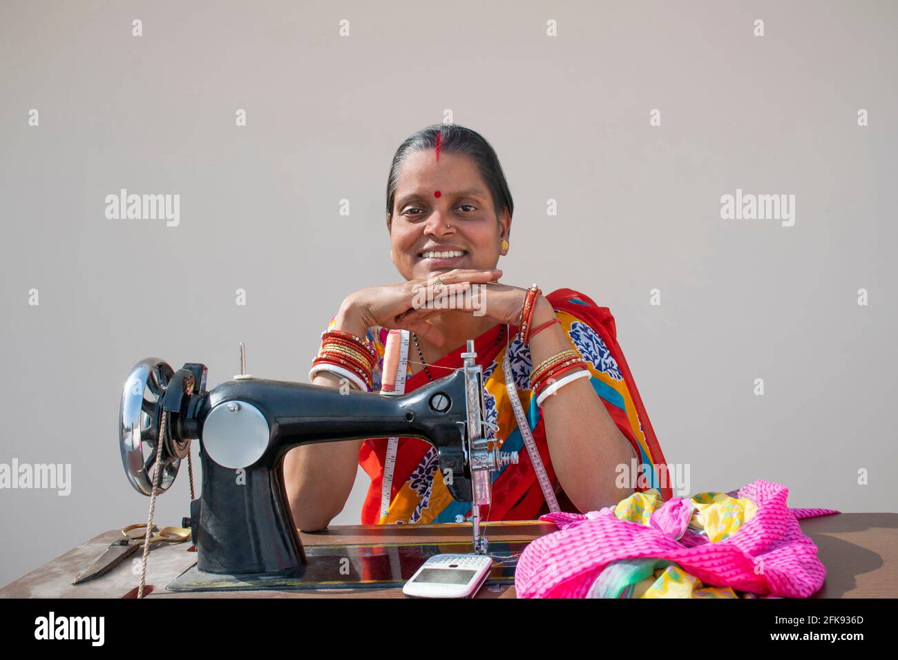 Indian woman sewing machine hi-res stock photography and images - Alamy