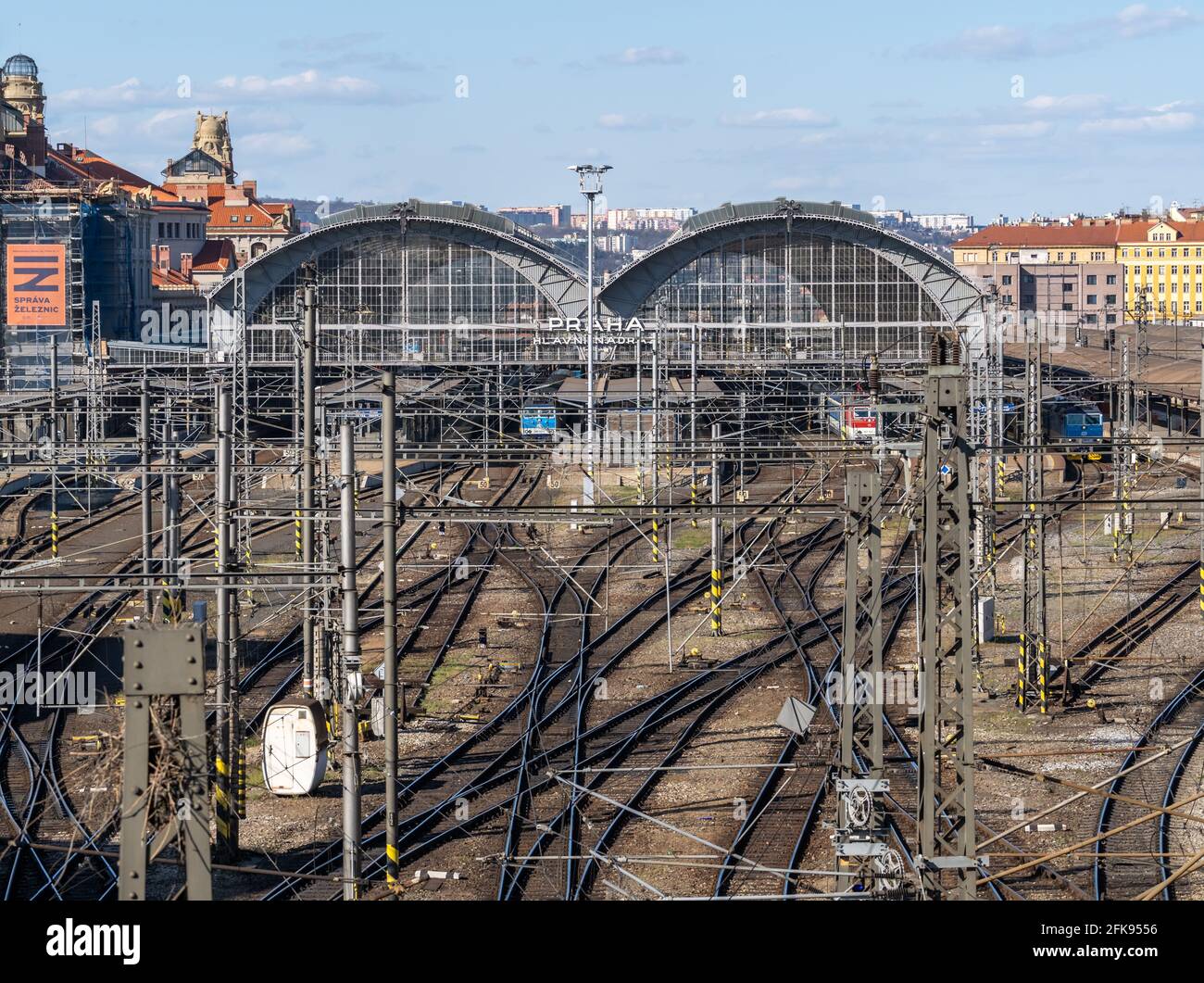 Prague main railway station from the South - Praha hlavní nádraží ...