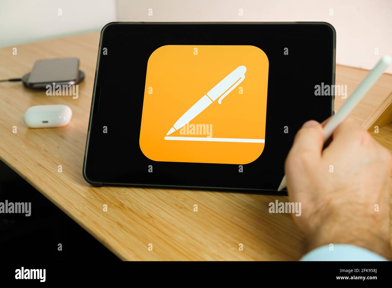 Apple pages logo hi-res stock photography and images - Alamy