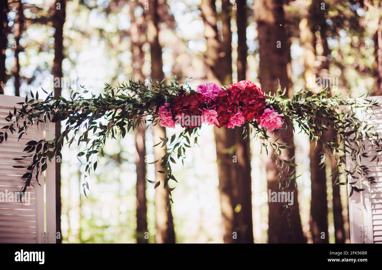 Beautiful white wedding arch hi-res stock photography and images - Alamy