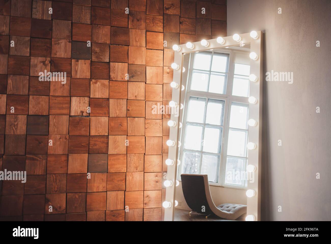 Dressing room mirror bulbs hi-res stock photography and images - Alamy