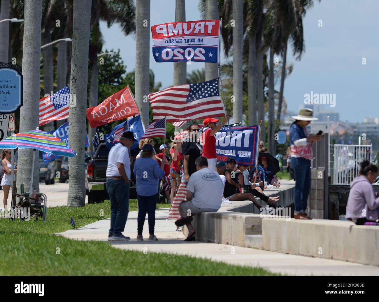 Palm Beach - FL - 20200614 - Boaters are seen with their Trump flags on ...