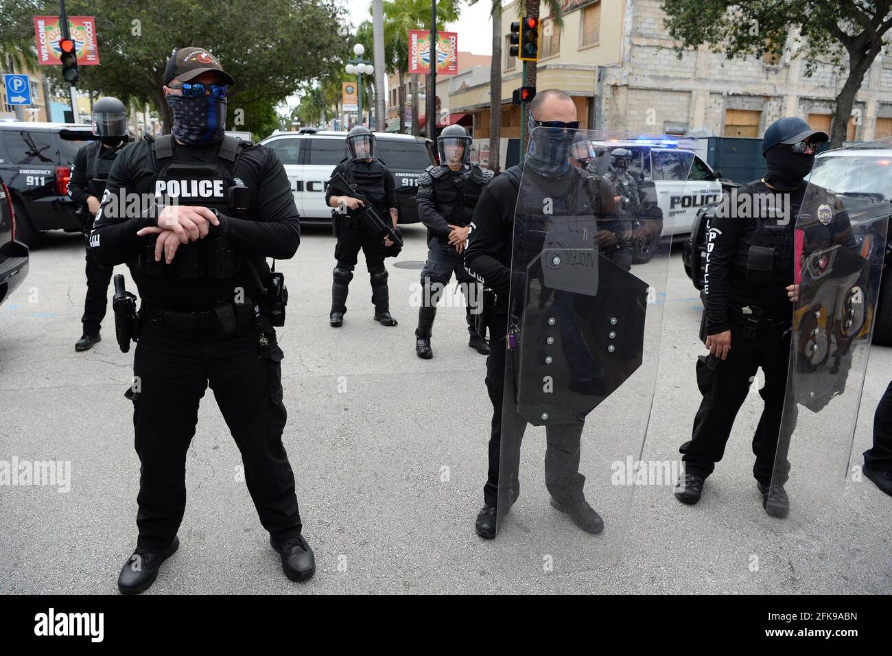 Hollywood - FL - 20200608-Heavily Armed Police Officers are seen as ...