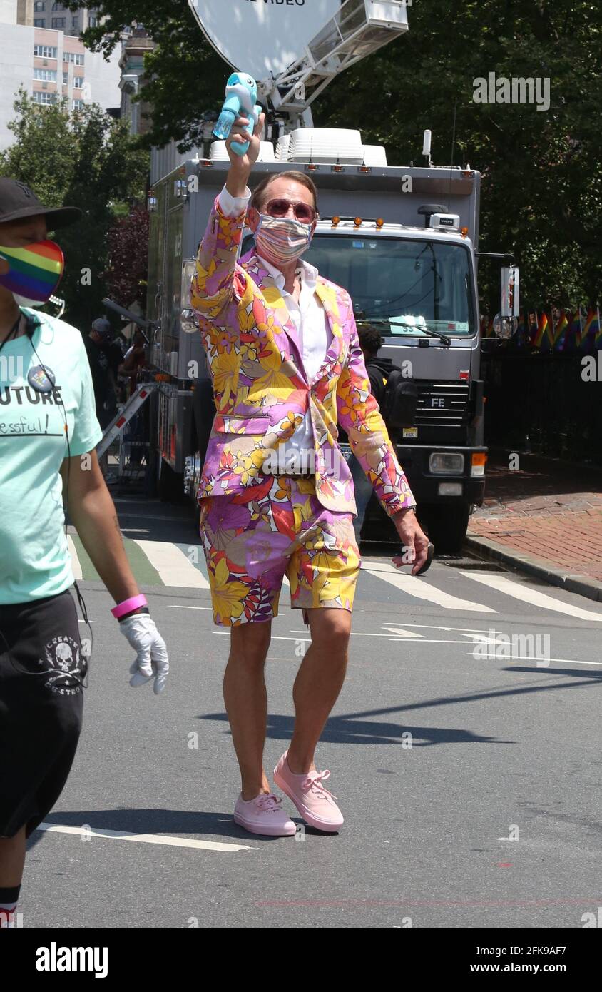 New York - NY - 06/28/2020 - Carson Kressley and Sam Champion co-host ...