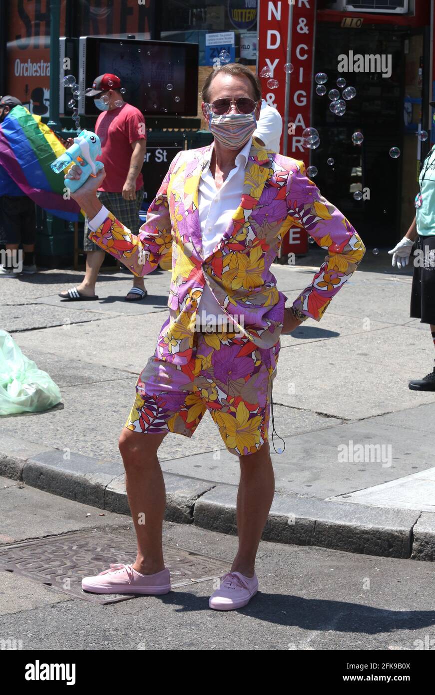 New York - NY - 06/28/2020 - Carson Kressley and Sam Champion co-host ...