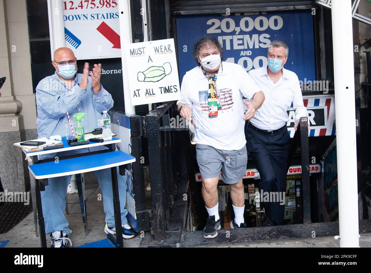 New York - NY - 20200623 - Mayor Bill de Blasio Gets a Haircut at Astor ...