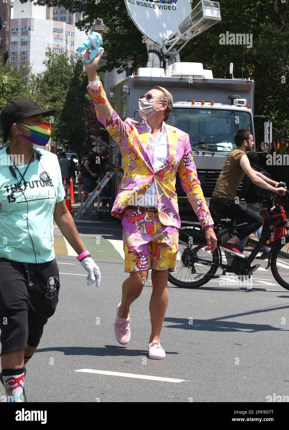 New York - NY - 06/28/2020 - Carson Kressley and Sam Champion co-host ...