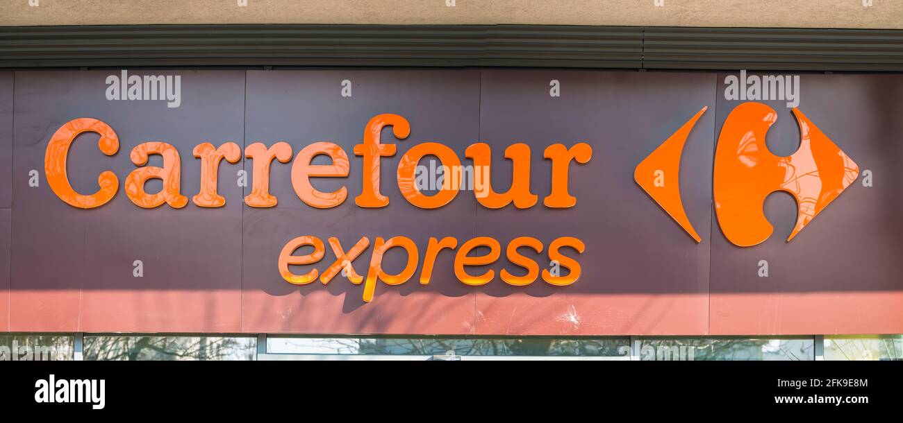 Carrefour express logo hi-res stock photography and images - Alamy