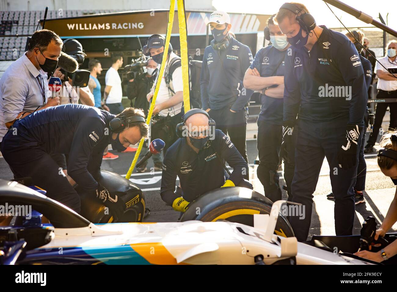 Williams f1 pit team hi-res stock photography and images - Alamy