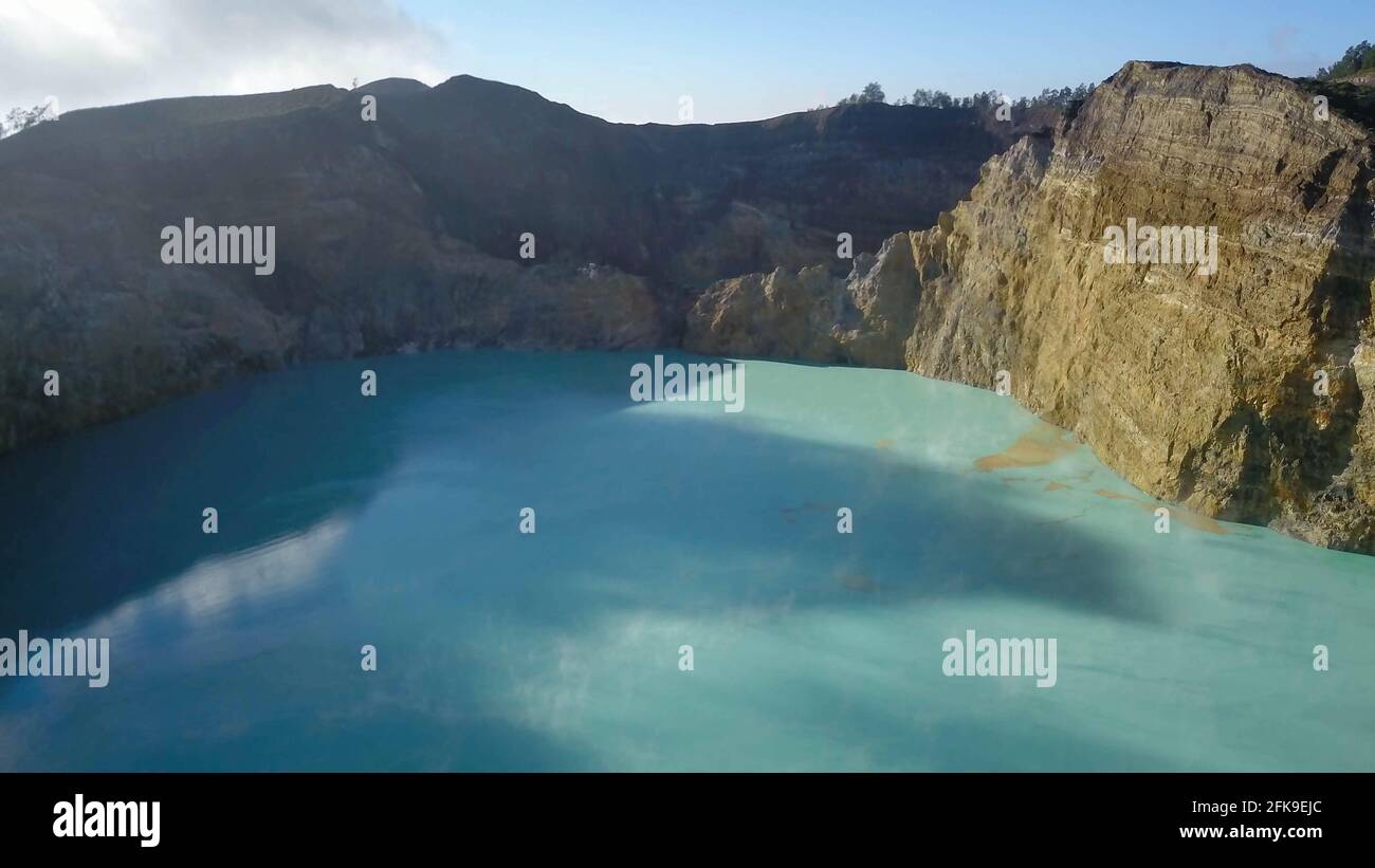 Spectacular view of blue and turquoise lakes on Kelimutu volcano ...