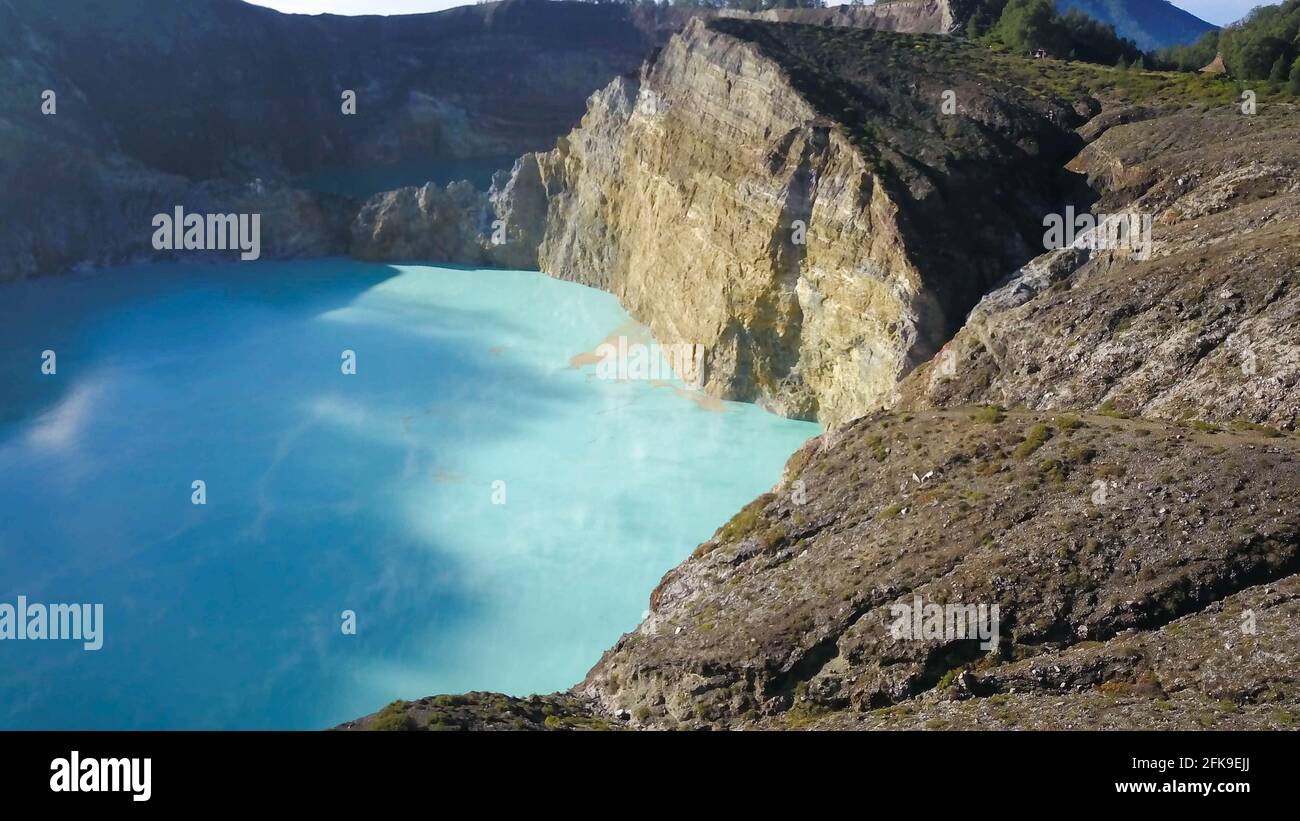 Spectacular view of blue and turquoise lakes on Kelimutu volcano ...