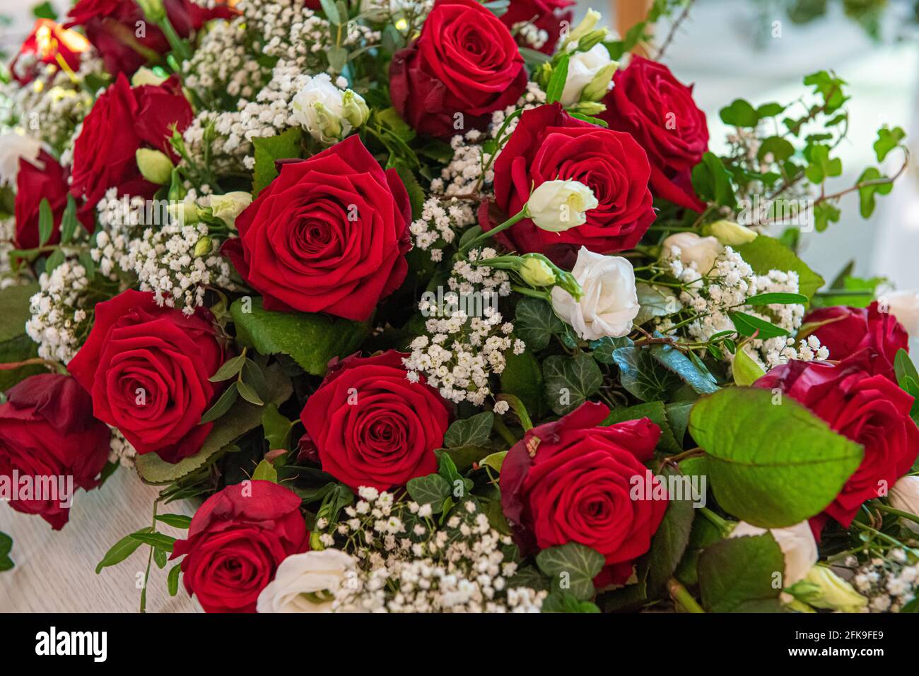 Roses for the funeral hi-res stock photography and images - Alamy