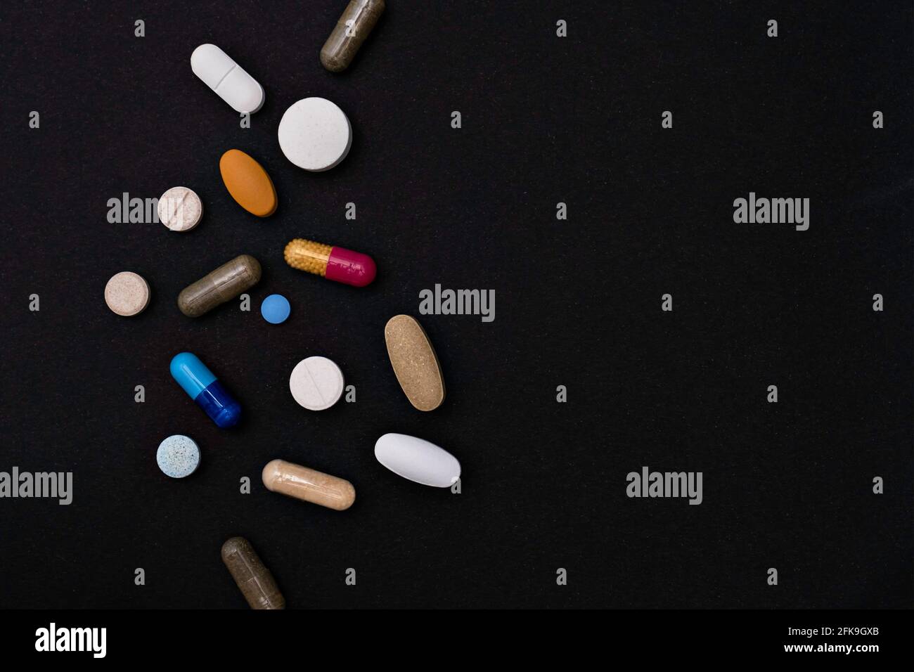 Soft capsules hi-res stock photography and images - Alamy