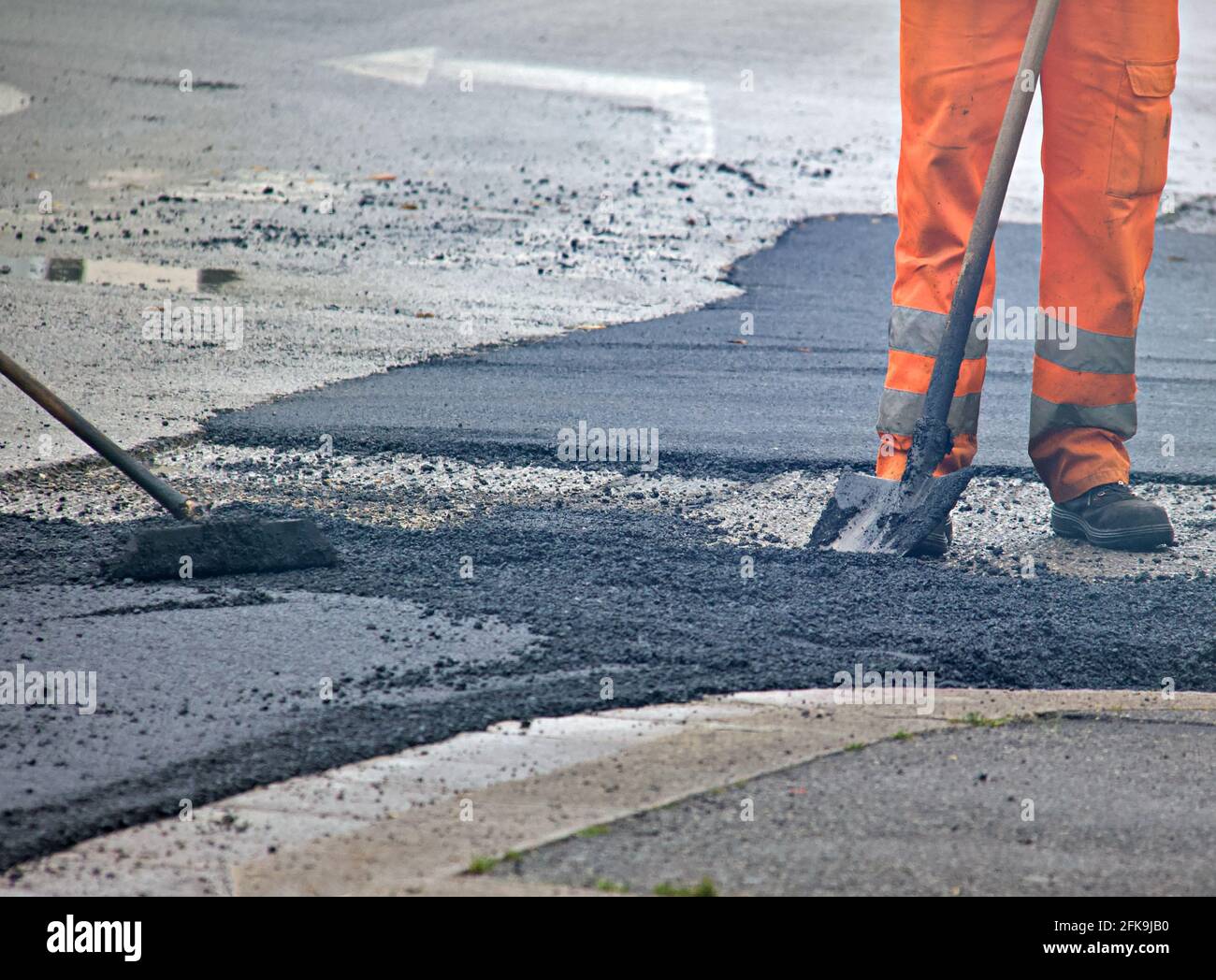 Road man work uniform orange hi-res stock photography and images - Alamy