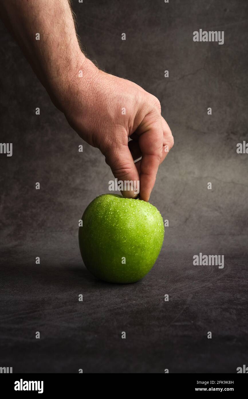 Male hand green apple hi-res stock photography and images - Alamy