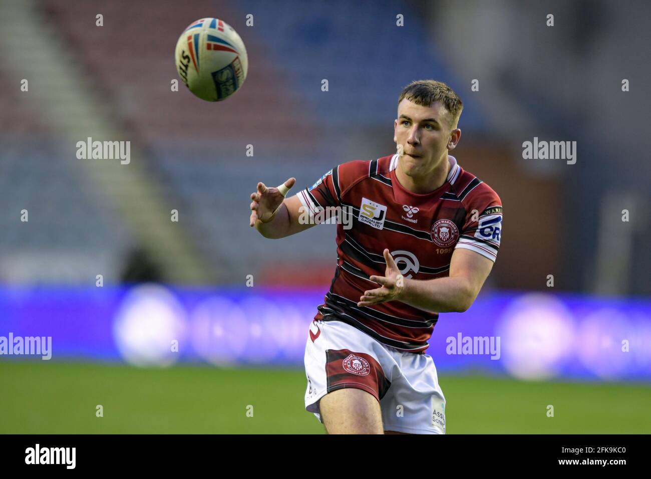 Harry Smith (20) of Wigan Warriors receives the ball Stock Photo - Alamy