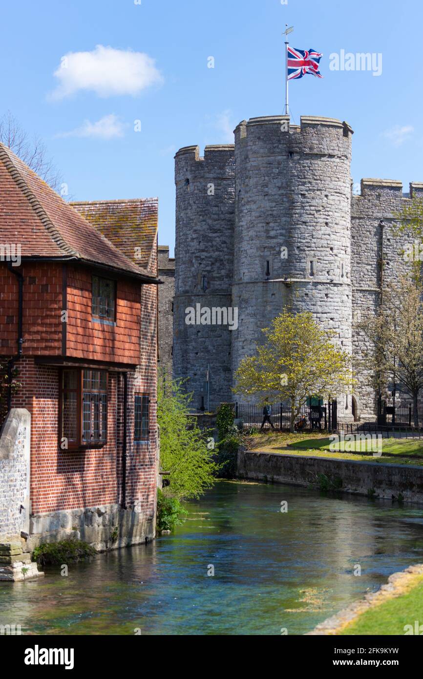 Great stour river, westgate, gateway and tower, canterbury, kent, uk ...