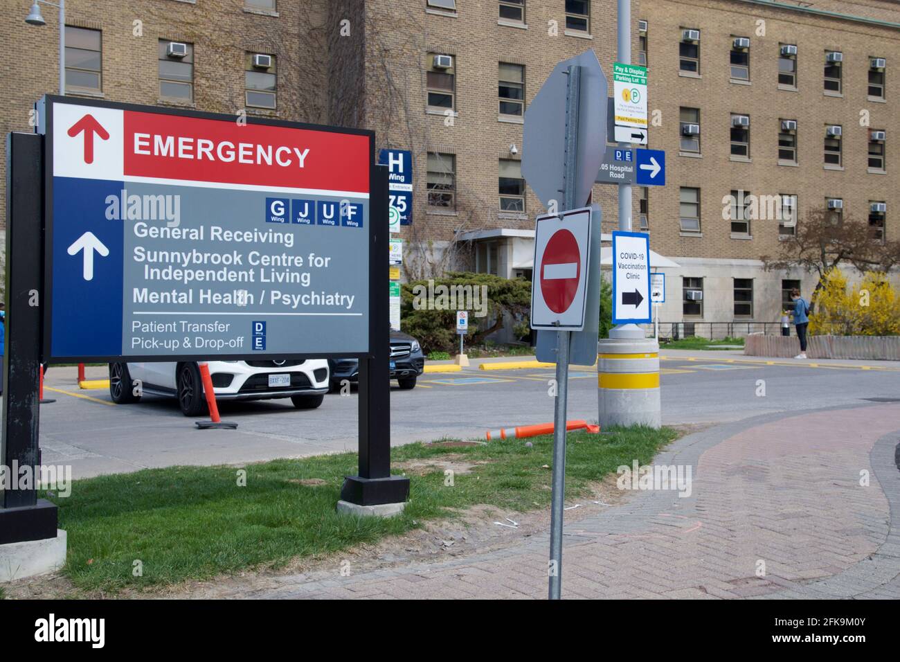 Covid 19 vaccination sign hi-res stock photography and images - Alamy