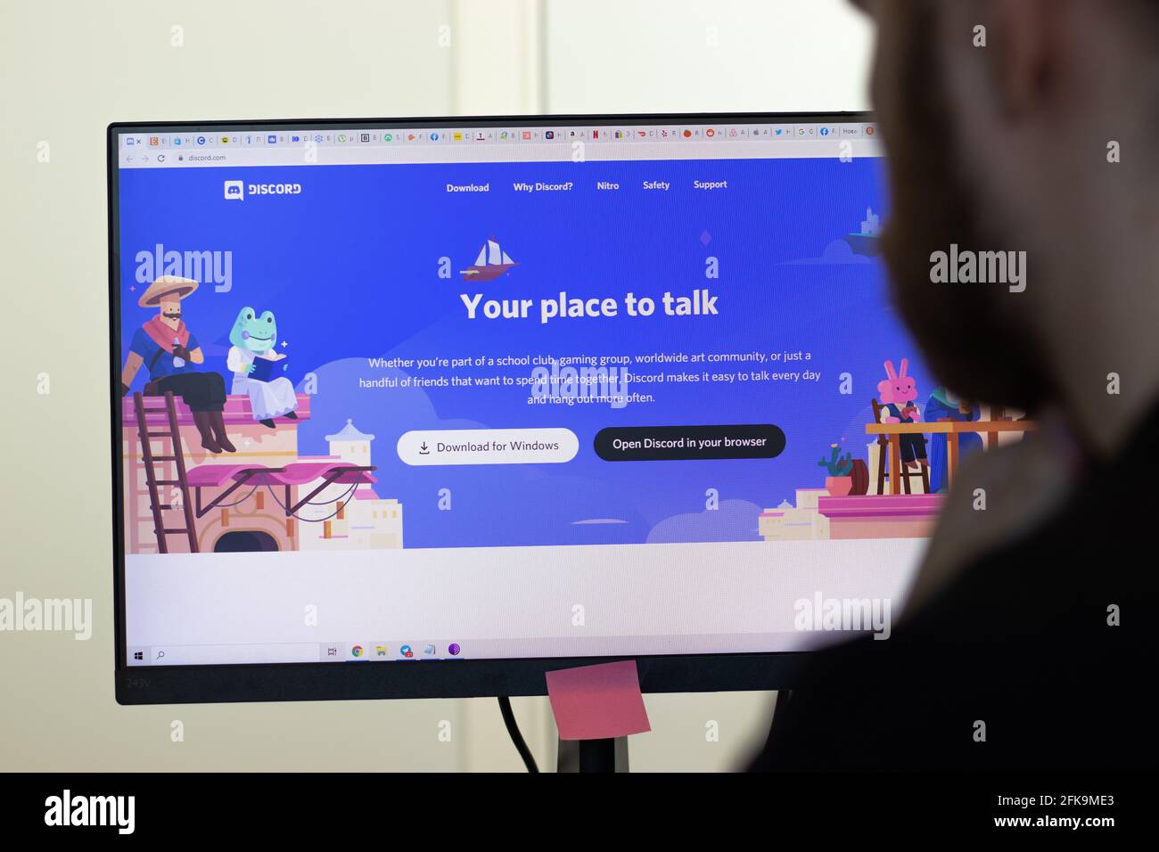 Discord logo hi-res stock photography and images - Alamy