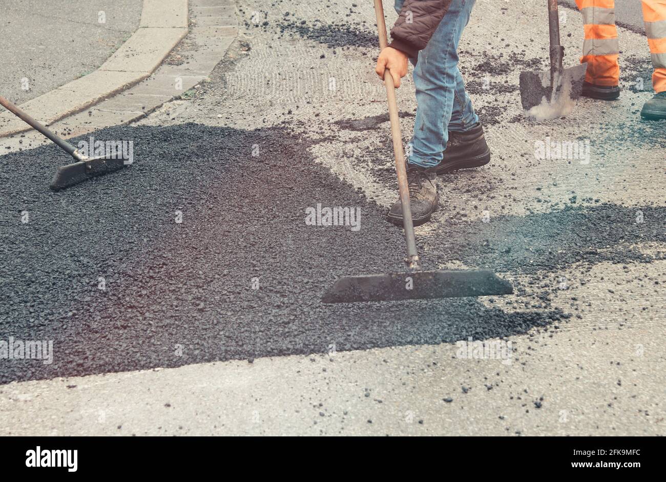 Team workers while paving asphalt Stock Photo - Alamy