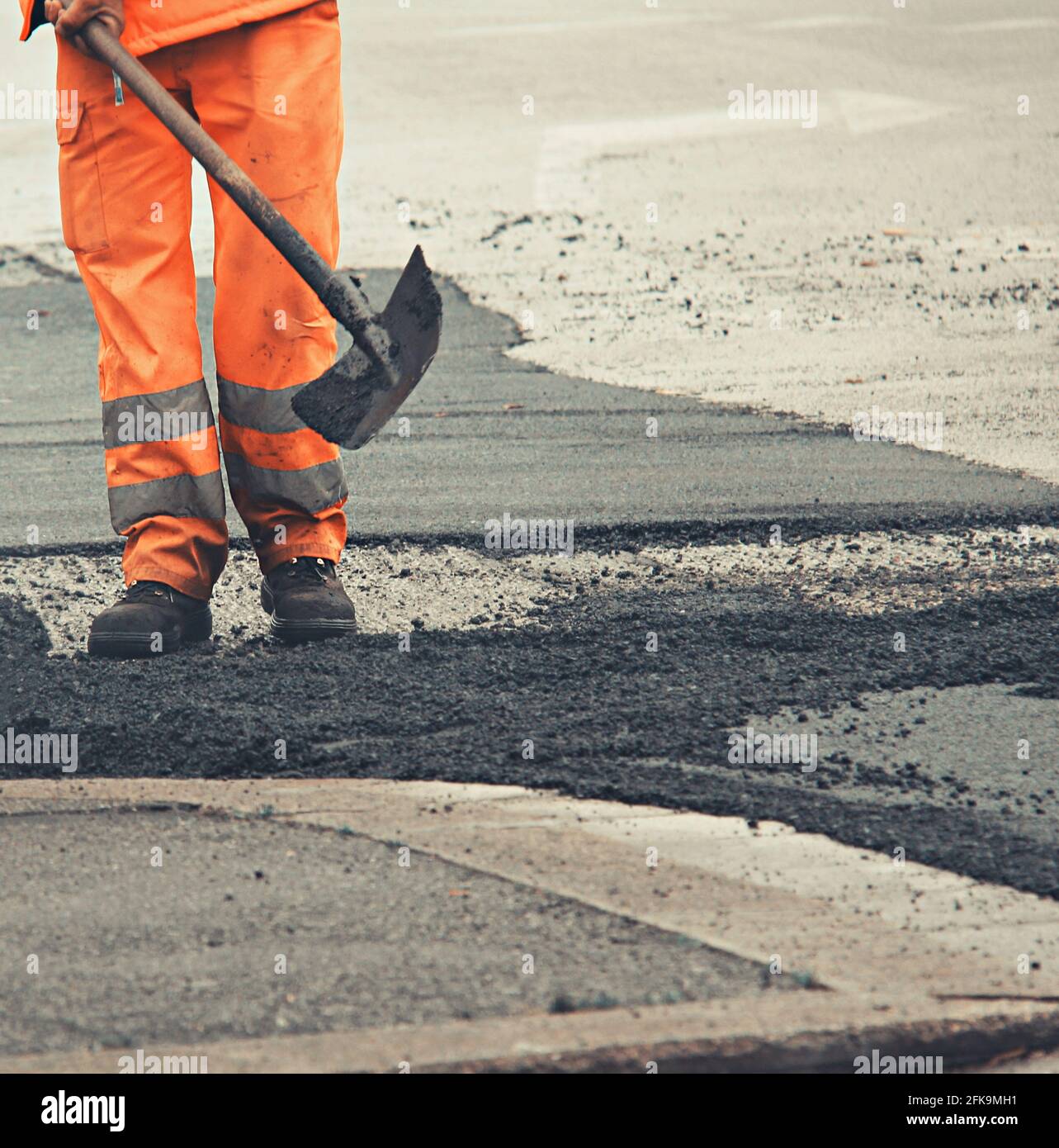 Road man work uniform orange hi-res stock photography and images - Alamy