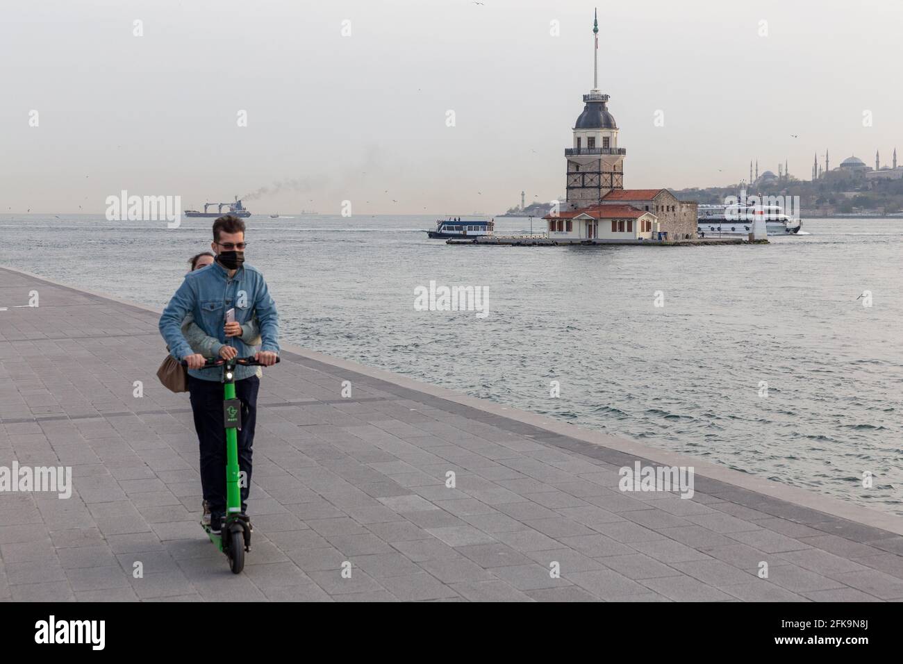 Sprawling crowd hi-res stock photography and images - Alamy