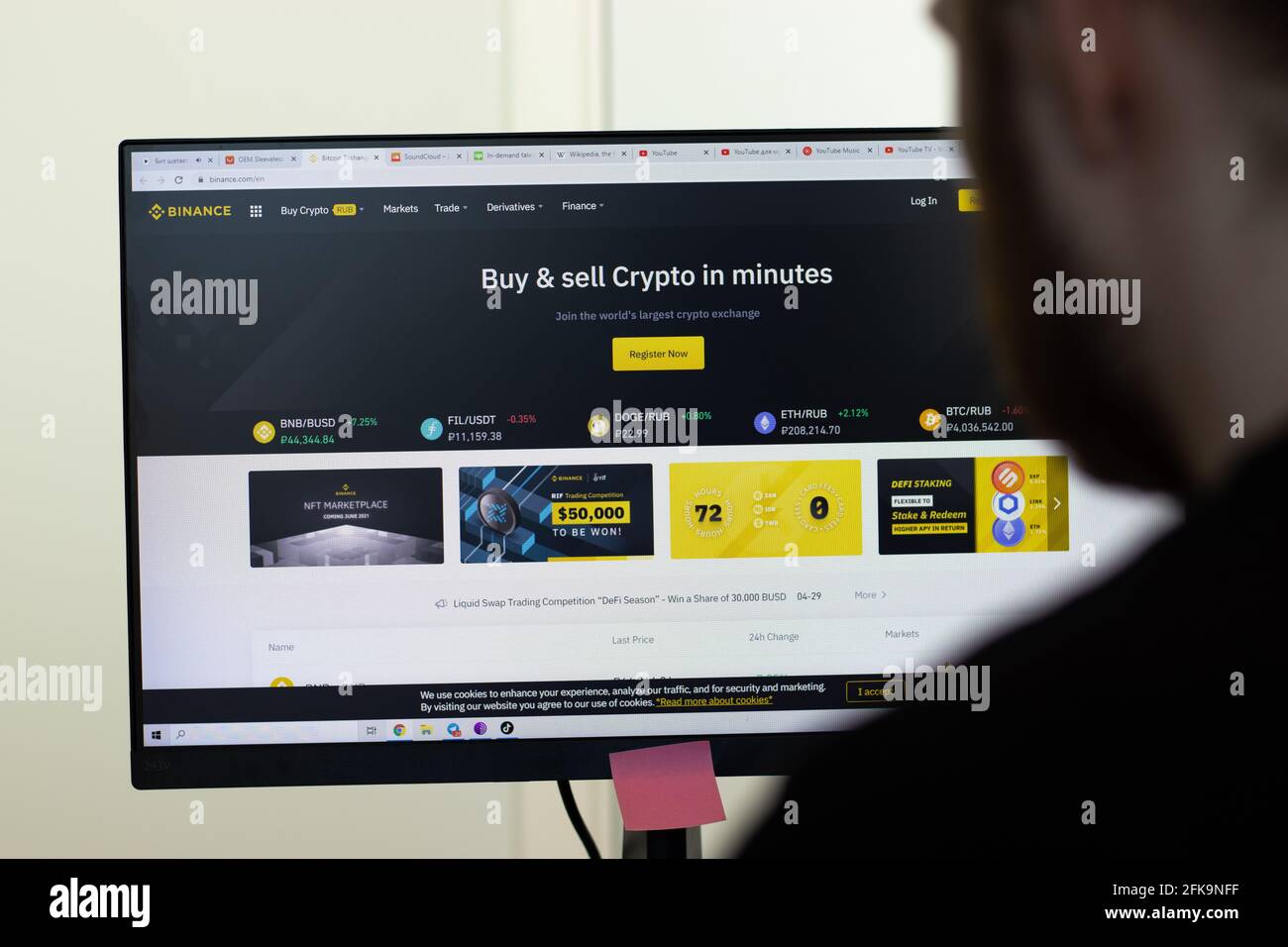 Binance site hi-res stock photography and images - Alamy