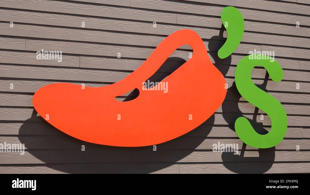 Chilis logo signage hi-res stock photography and images - Alamy