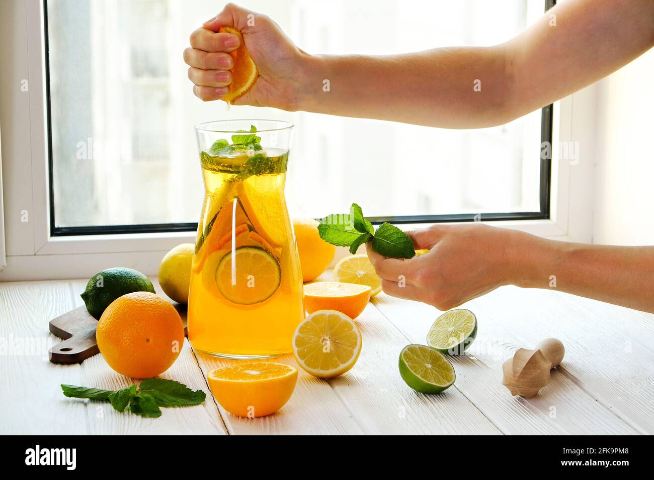 Squeezing juice hi-res stock photography and images - Alamy